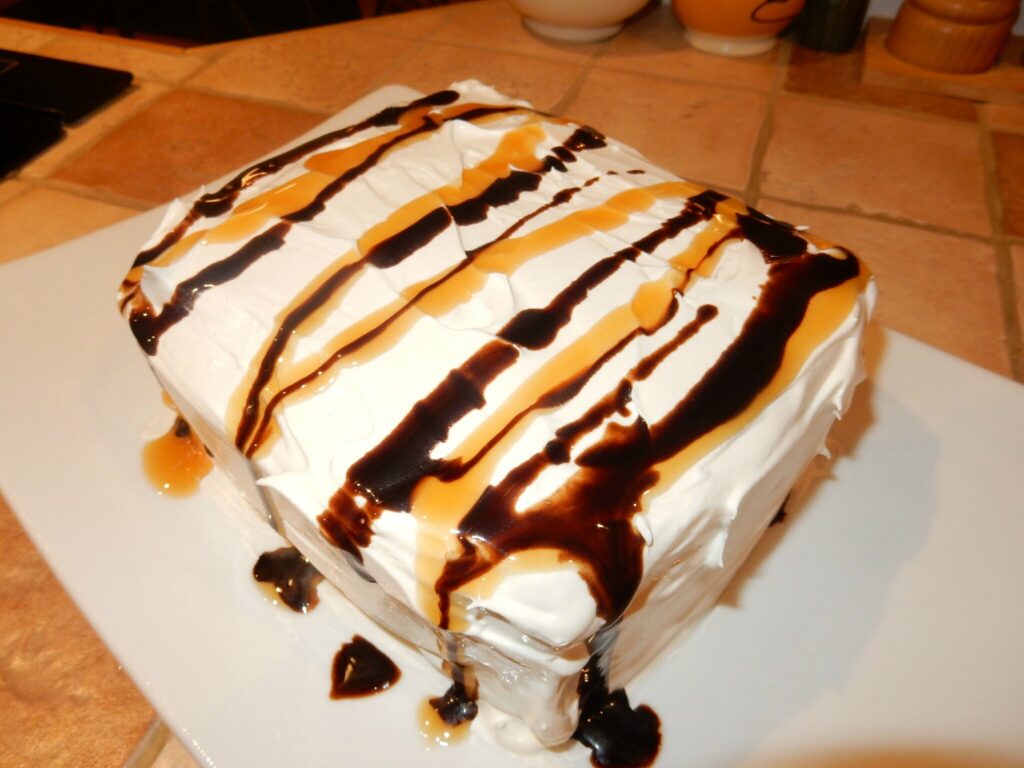 Avec quoi glacer un gâteau à la crème glacée ? - LesRecettes ...